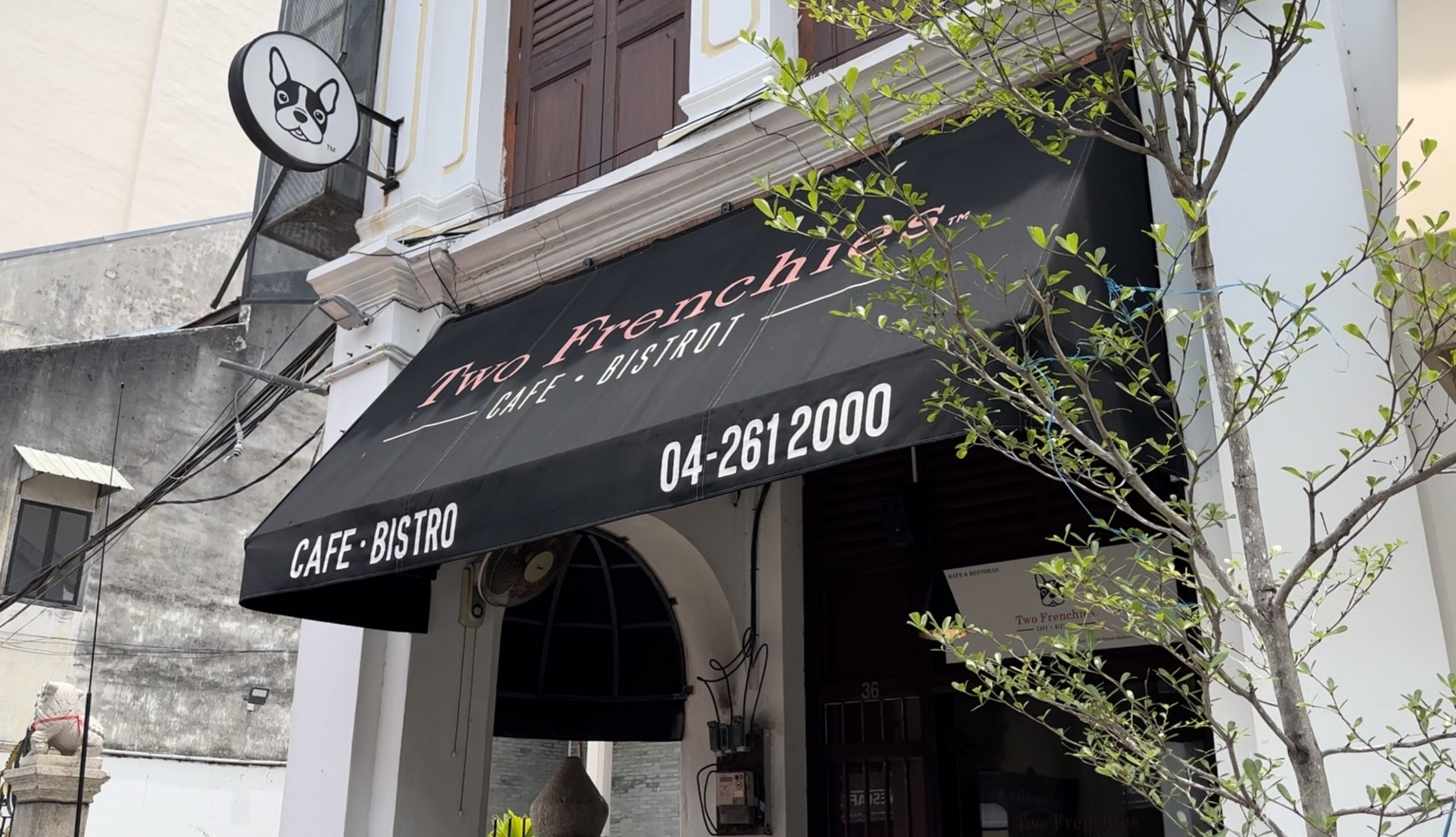 A Relaxing Weekend Afternoon at Two Frenchies Cafe Bistro - Hiroshi.today